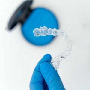 How to Clean Invisalign: Tips for a Bright and Healthy Smile - Smart ...